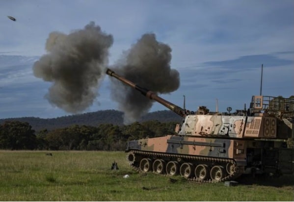 Australian howitzer fires first rounds - Manufacturers' Monthly